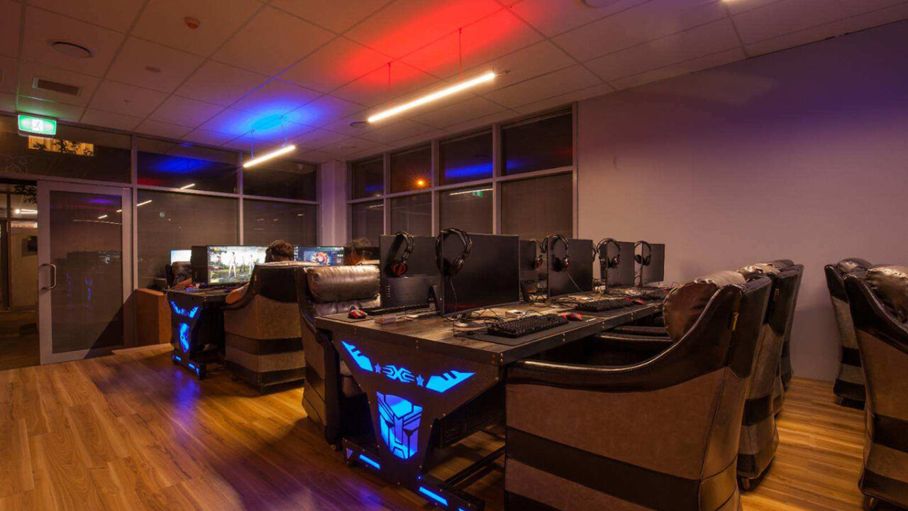 E.T CYBER CAFE | Master Signs